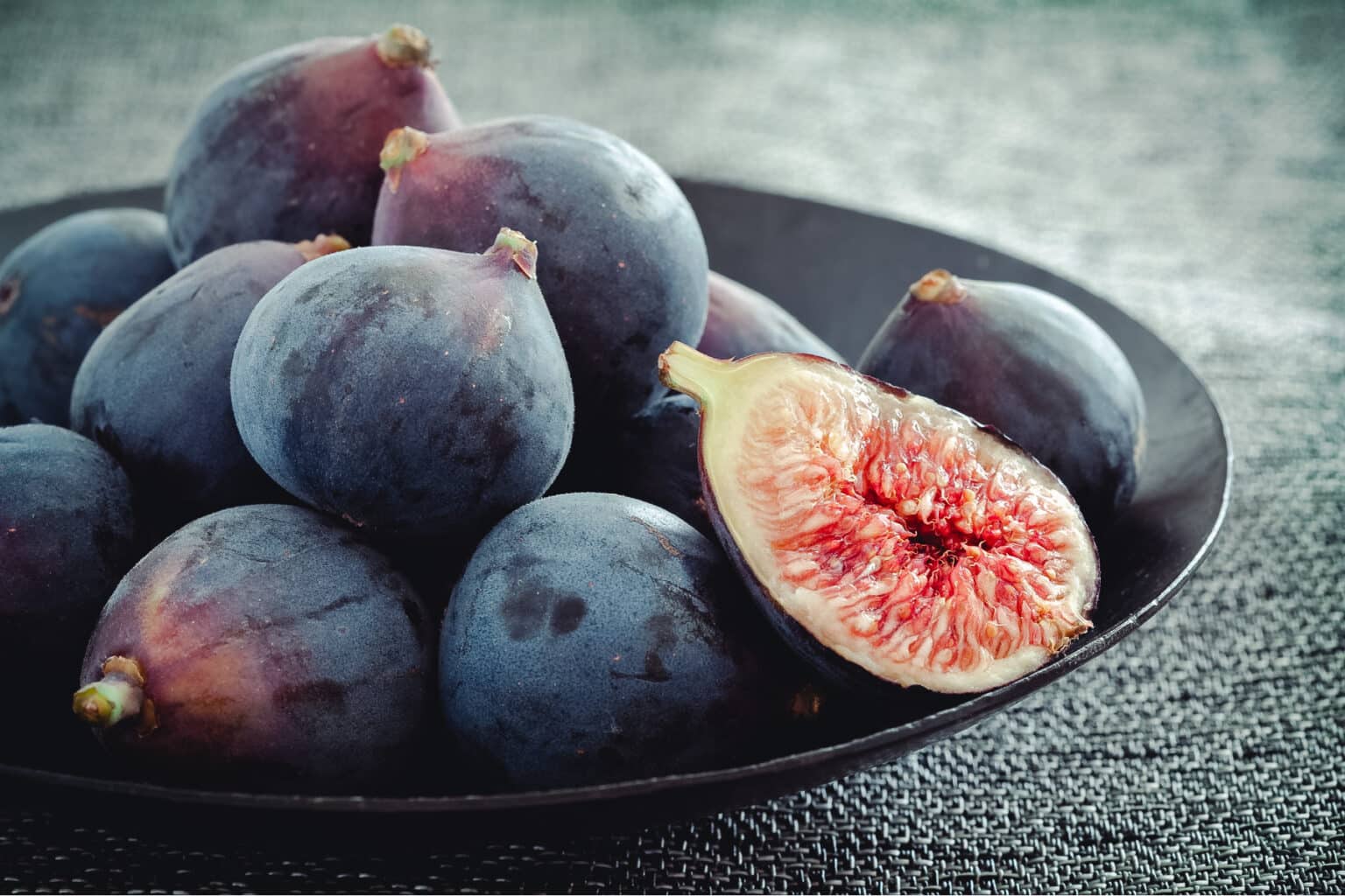 85 Foods That Are Black (Naturally Black Foods) - Raepublic