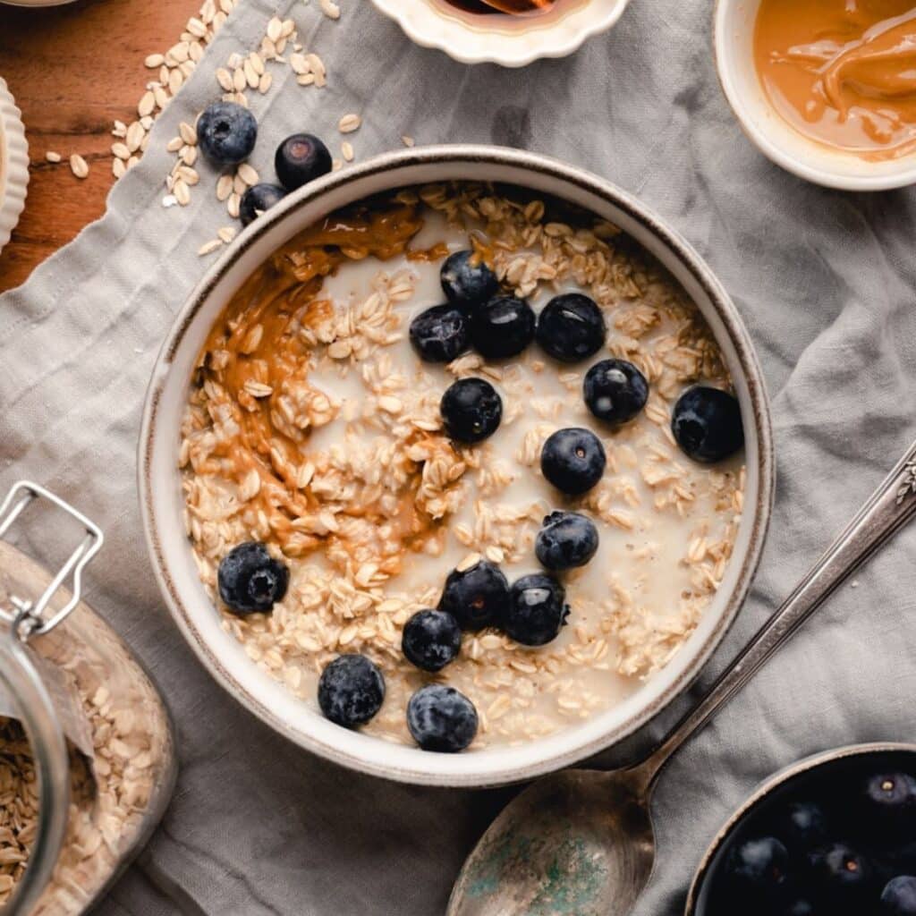 Classic Oatmeal For One (Easy Single Serve Recipe) - Raepublic
