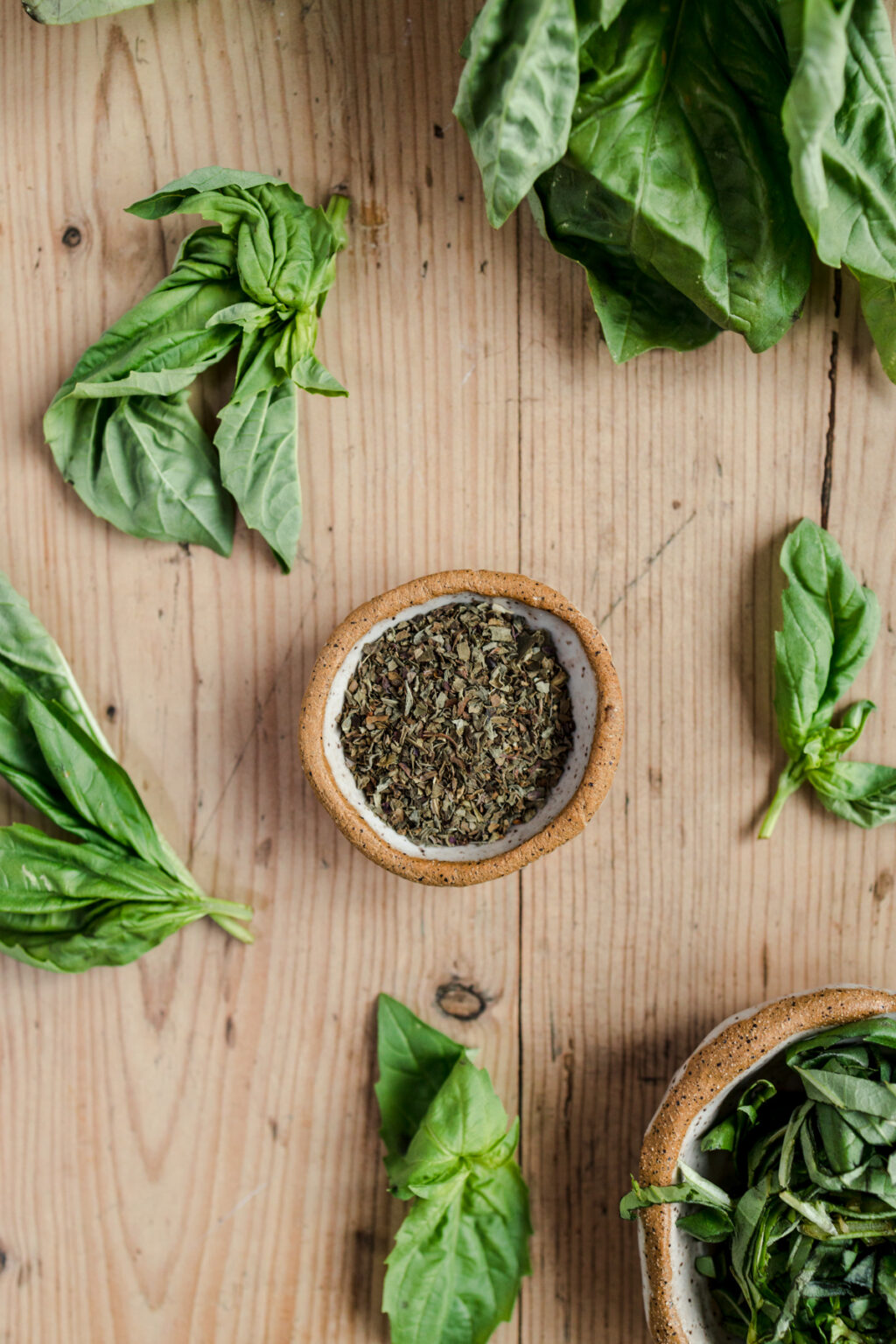 31 Best Substitutes For Basil (Fresh And Dried Alternatives) - Raepublic