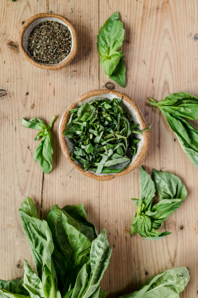 31 Best Substitutes For Basil (Fresh And Dried Alternatives) - Raepublic