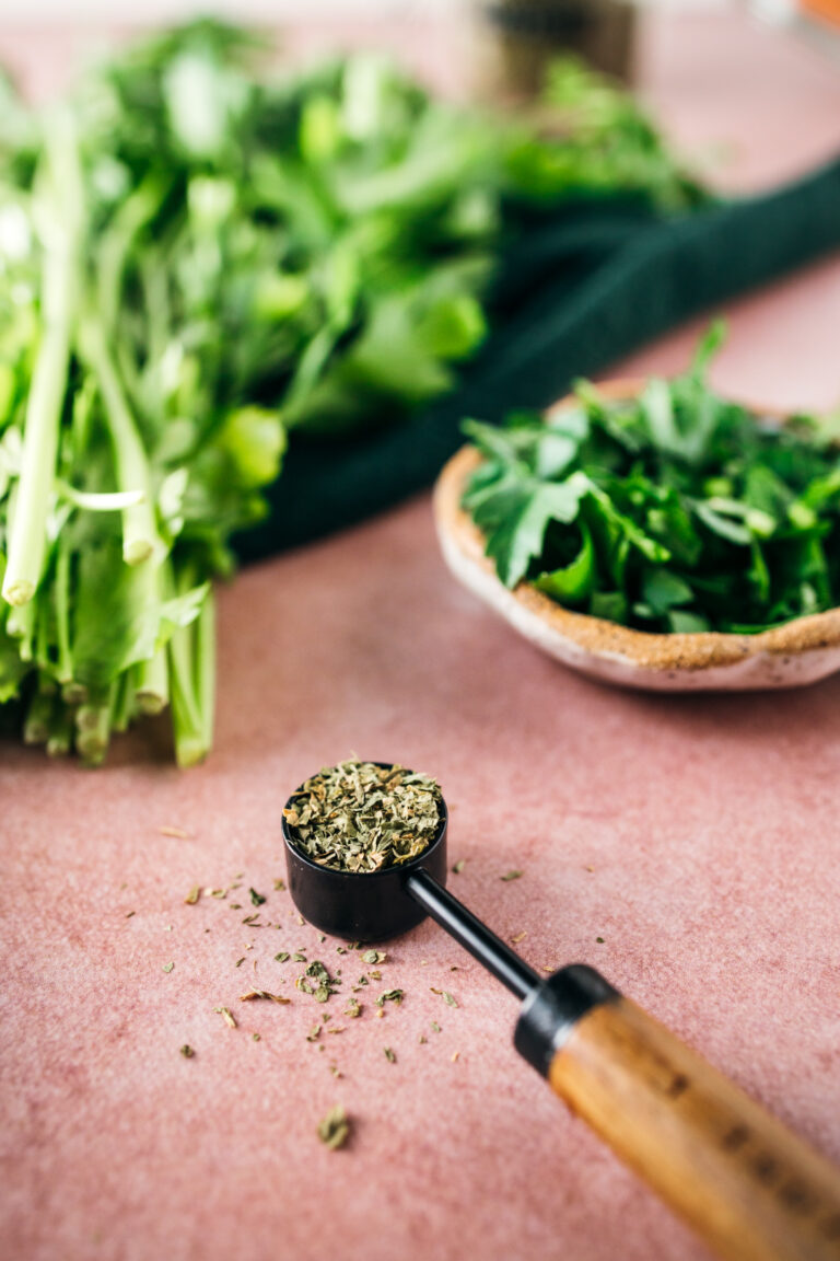 31 Best Substitutes For Parsley (Fresh And Dried Options) - Raepublic