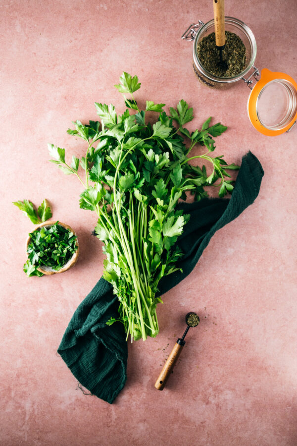 31 Best Substitutes For Parsley (Fresh And Dried Options) - Raepublic