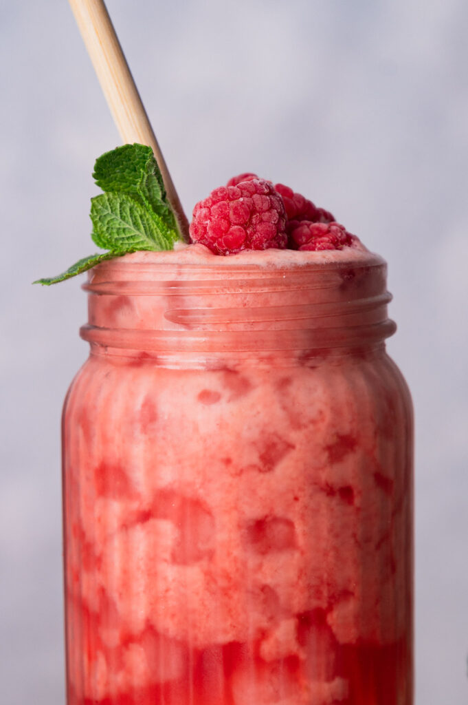 Raspberry Lemonade Recipe (Easy 5-Minute Recipe) - Raepublic