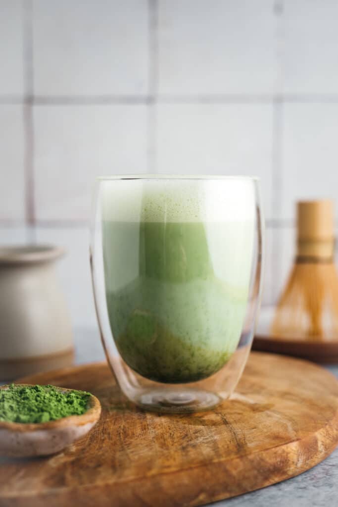 Oat Milk Matcha Latte (Best 5-Minute Recipe) - Raepublic